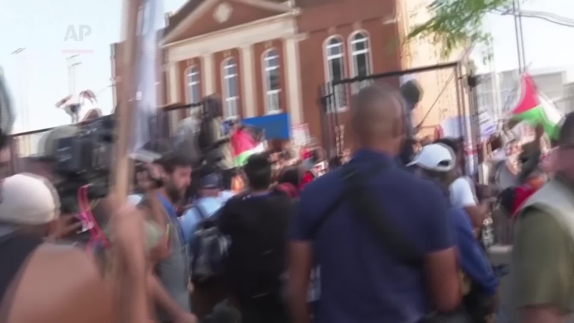 Protesters break through police fence near site of Democratic National ...