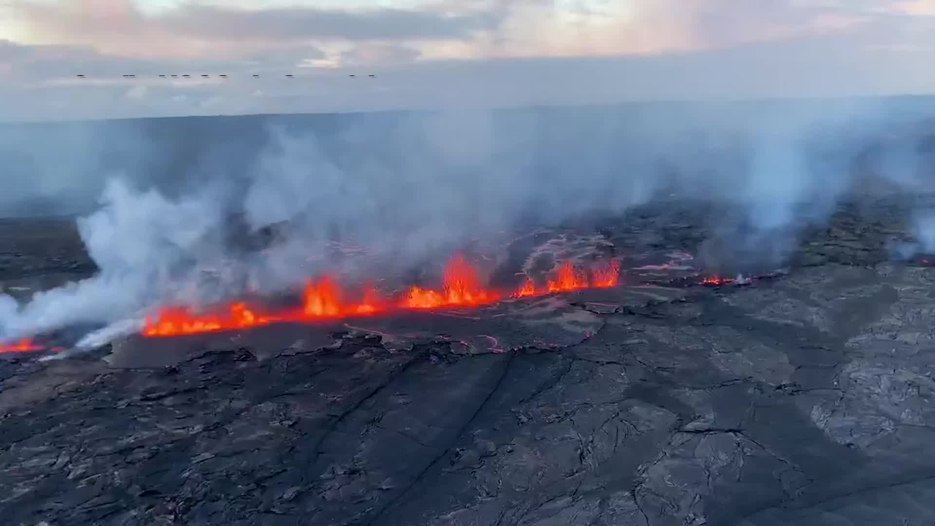 Flyover footage of fissure erupting on Kilauea Volcano – FOX21 News ...