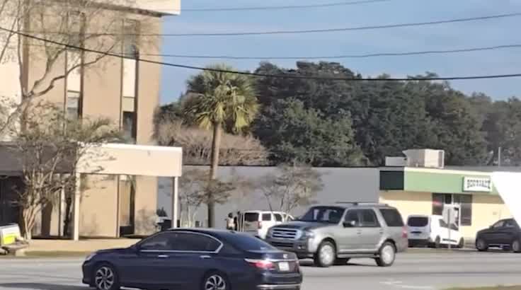 Video shows law enforcement response on Rivers Avenue – WCBD News 2