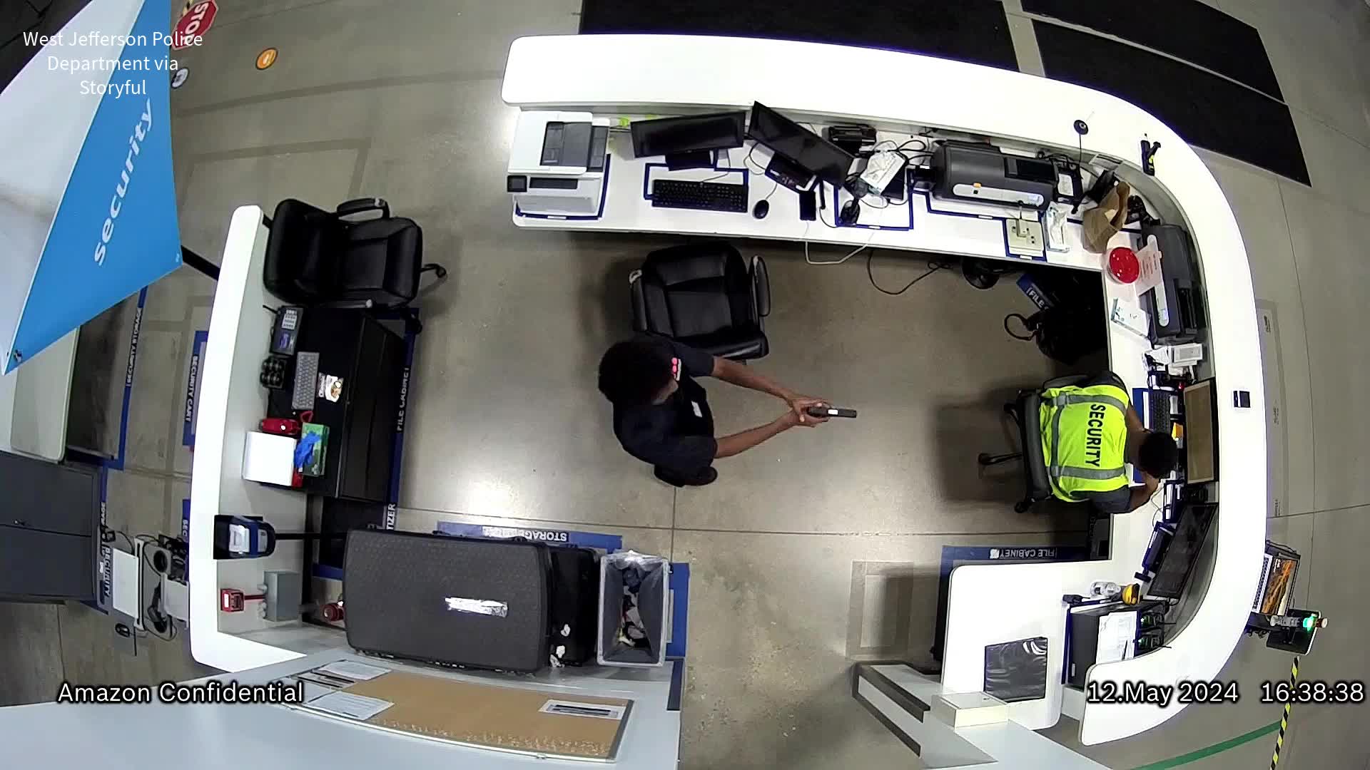 Footage shows gunman shoot at Ohio Amazon security guard – WANE 15