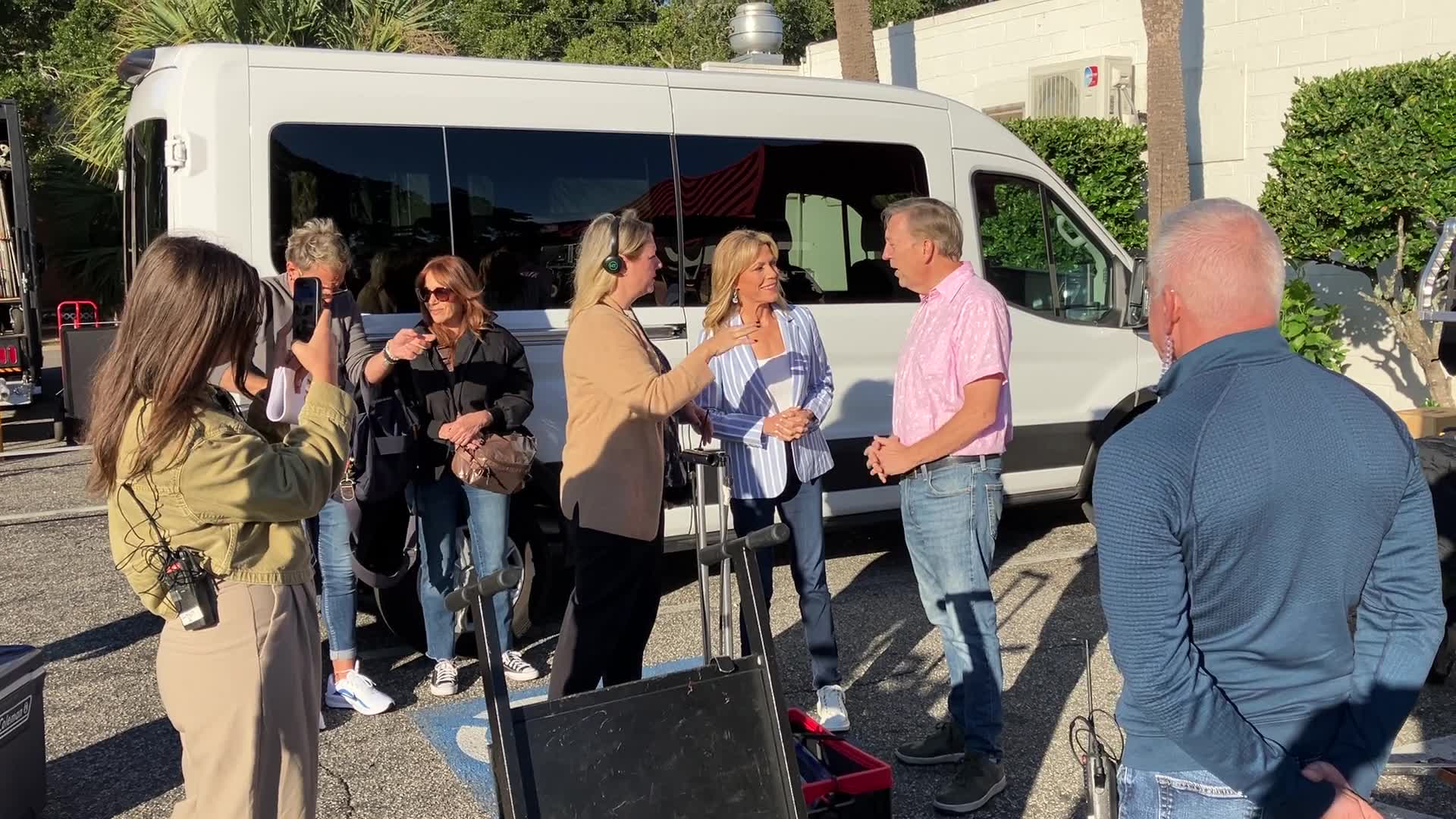 Wheel of Fortune star Vanna White surprises superfans during North ...